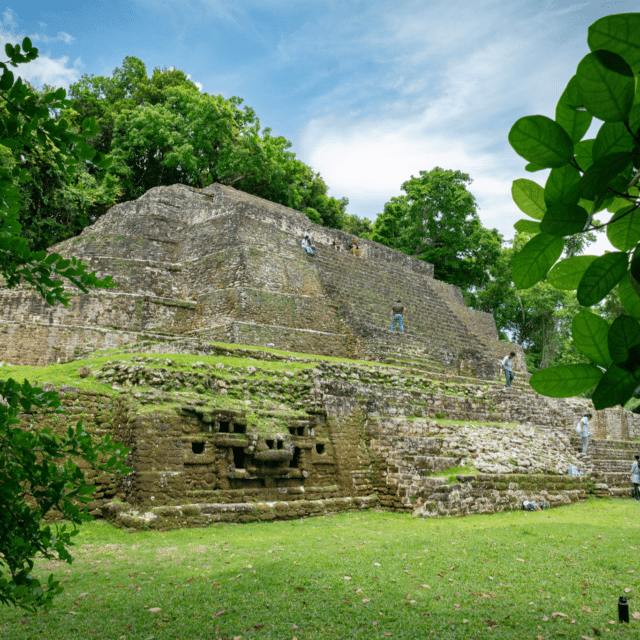 Lamani Belize- Lamanai Maya Site Tour
